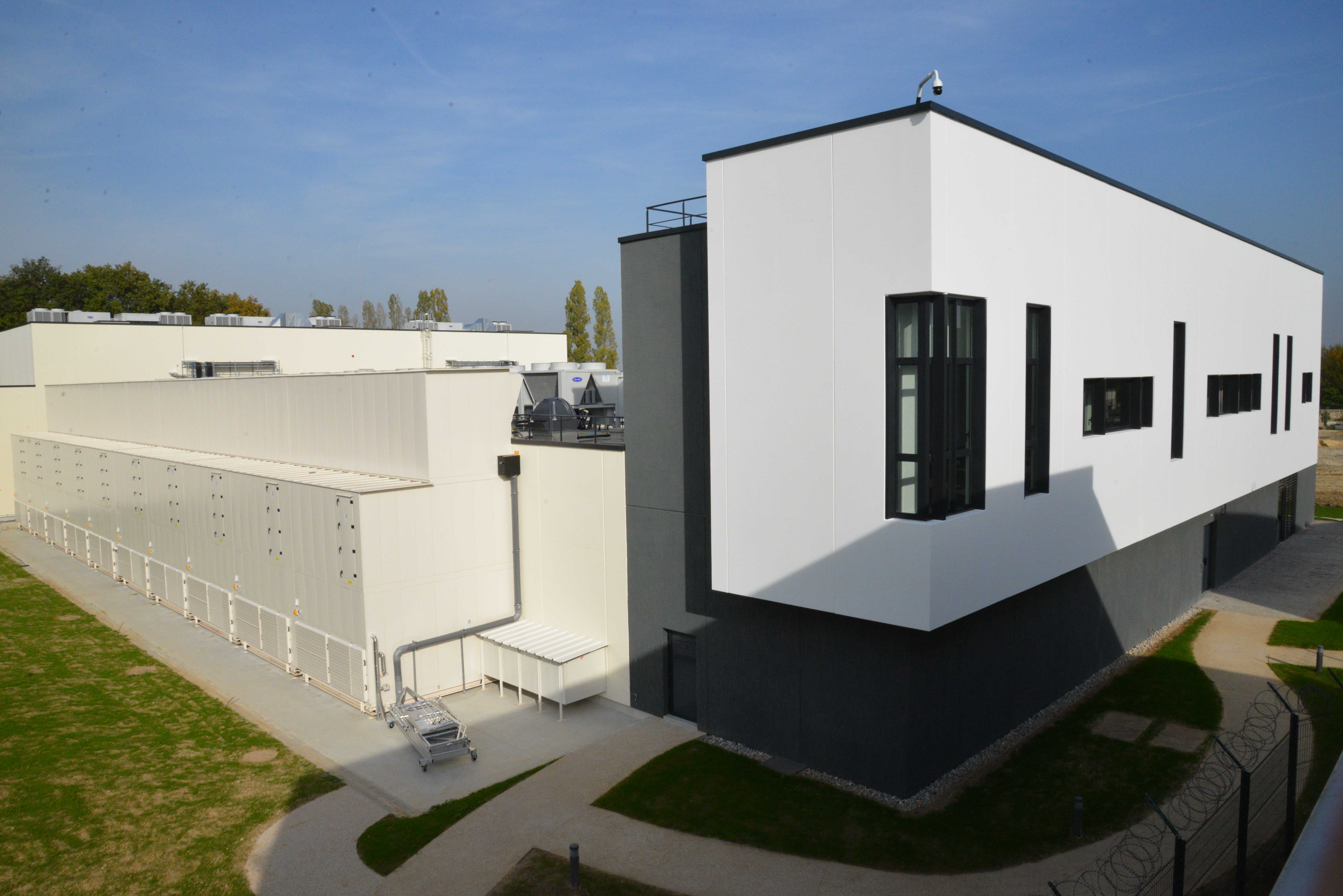 Data center in Paris, France - Data center colocation & hosting | DATA4